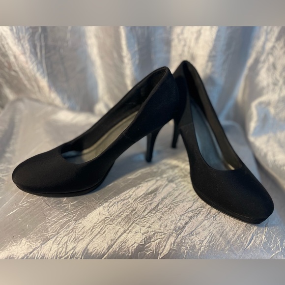 Chelsea Moreland | Shoes | Chelsea Moreland Vision Black Sophisticated ...